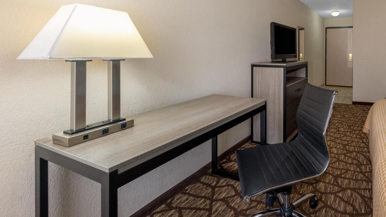 Baymont By Wyndham Lawrence Hotel Resort: Best Prices & Reviews | All ...